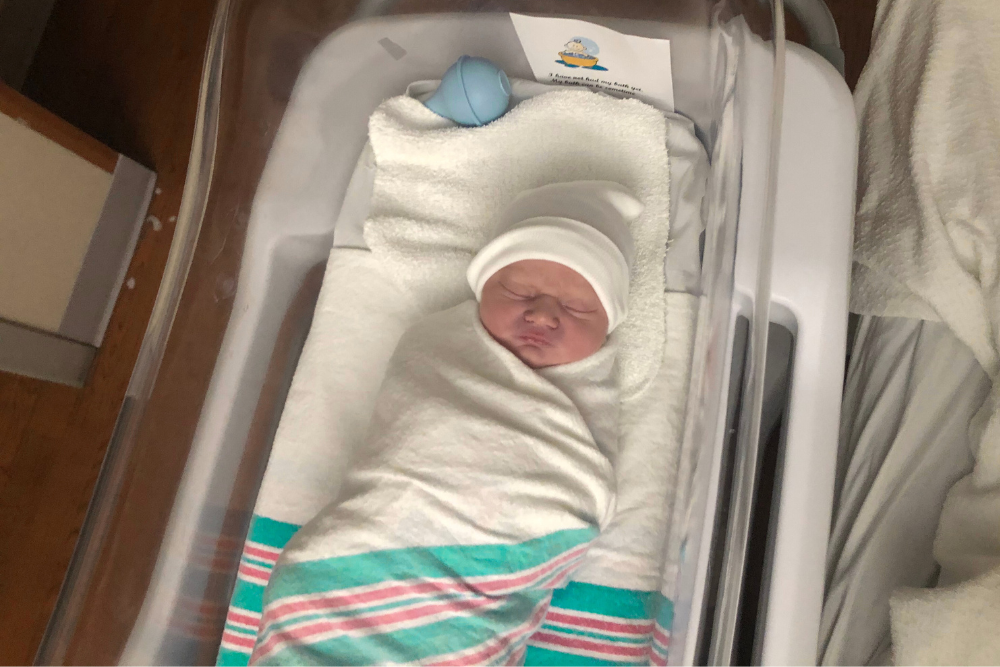 Newborn Feeding Guide: Essentials for New Parents | mōmi