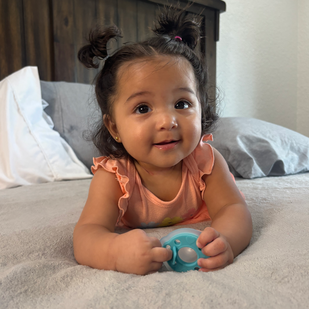 single babypace breast‑like pacifier in lagoon color | mōmi